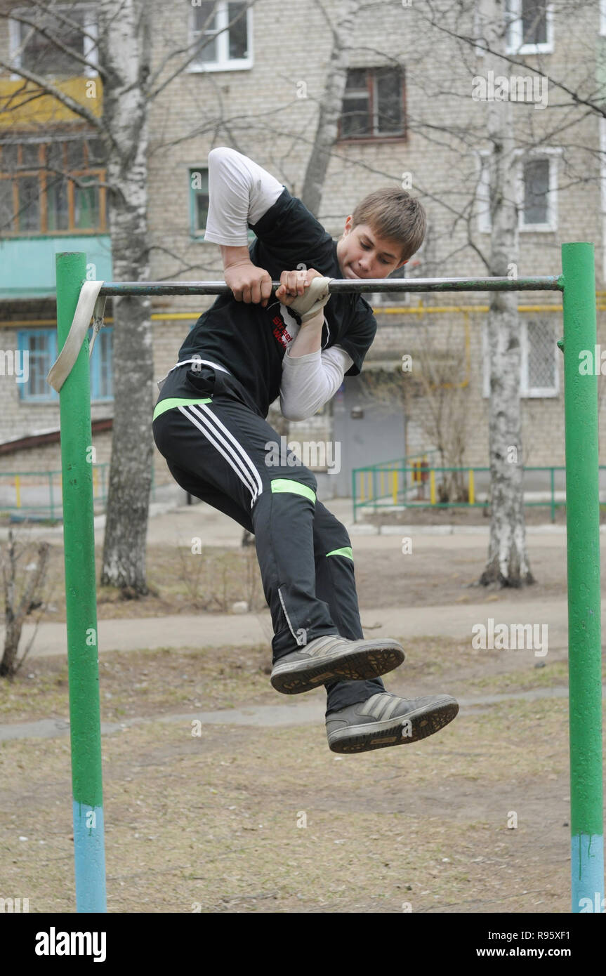 Kovrov, Russia. 20 April 2013. Teen is engaged in discipline gimbarr on a horizontal bar in the ...