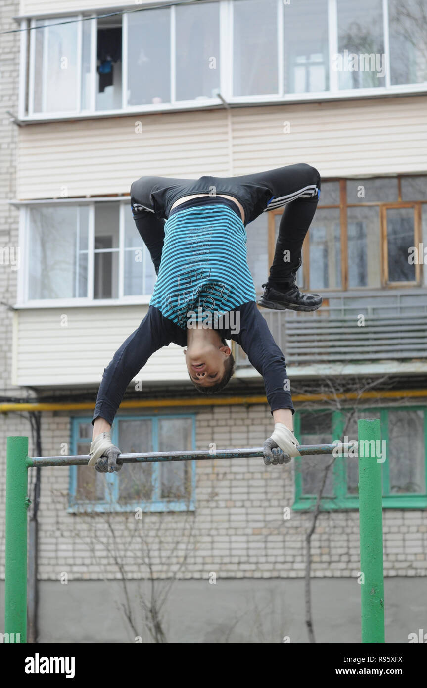 Kovrov, Russia. 20 April 2013. Teen is engaged in discipline gimbarr on a horizontal bar in the ...