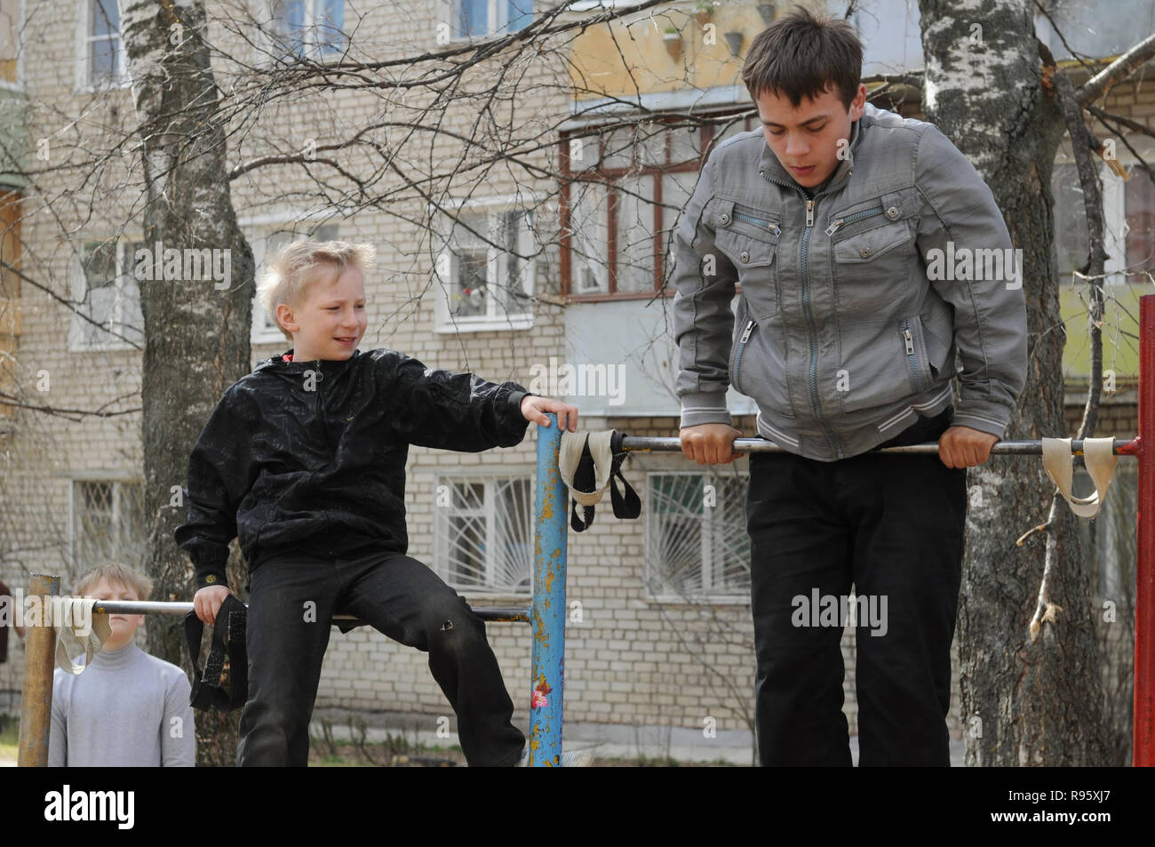 Kovrov, Russia. 21 April 2013. Teens is engaged in discipline gimbarr on a horizontal bar in the ...