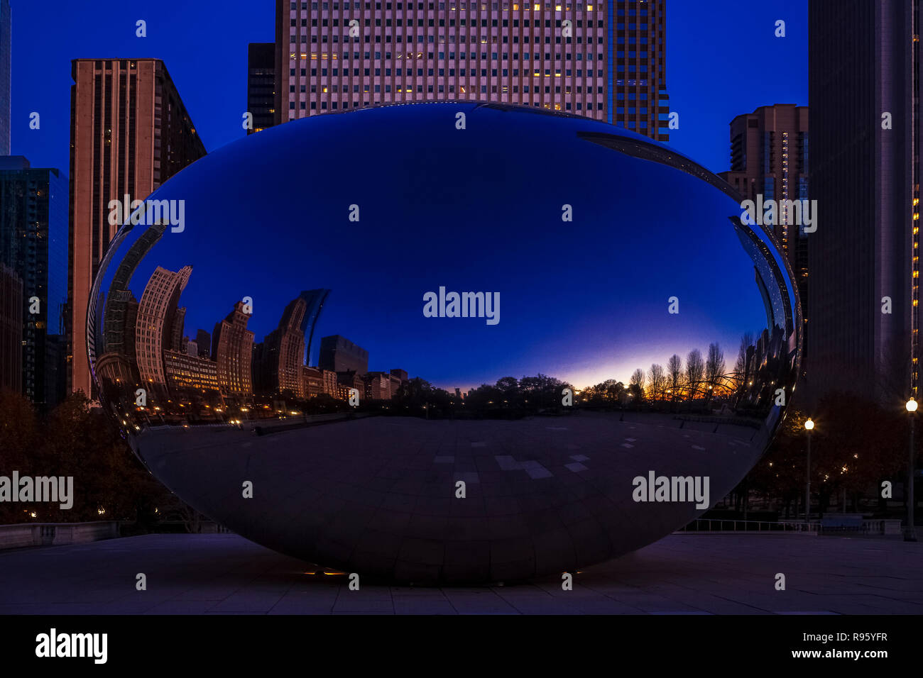 Chicagos city center hi-res stock photography and images - Alamy