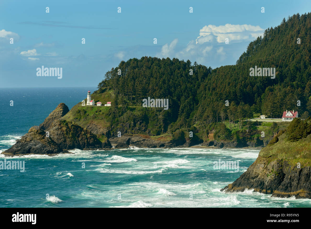 The Heceta Head Lighthouse compound on the Pacific coast in Oregon, USA ...