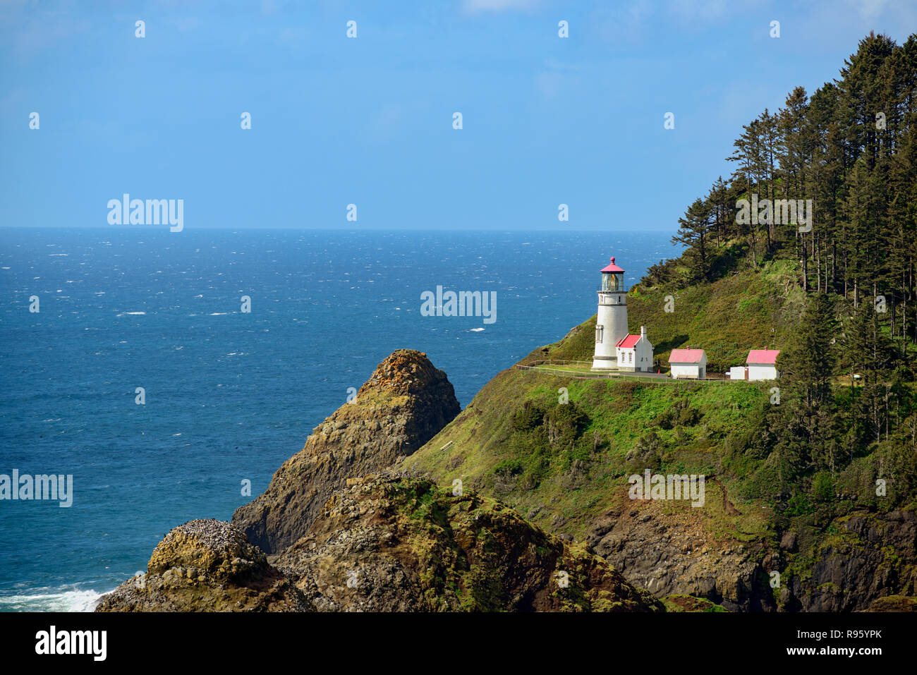 The Heceta Head Lighthouse overlooks the Pacific coast in Oregon, USA ...