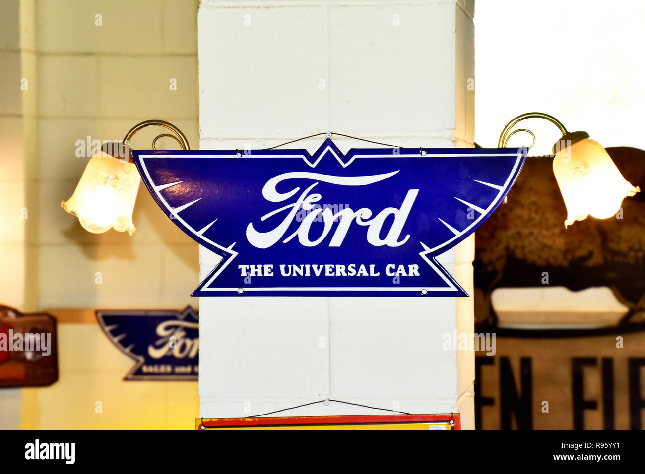 Vintage gas sign hi-res stock photography and images - Alamy