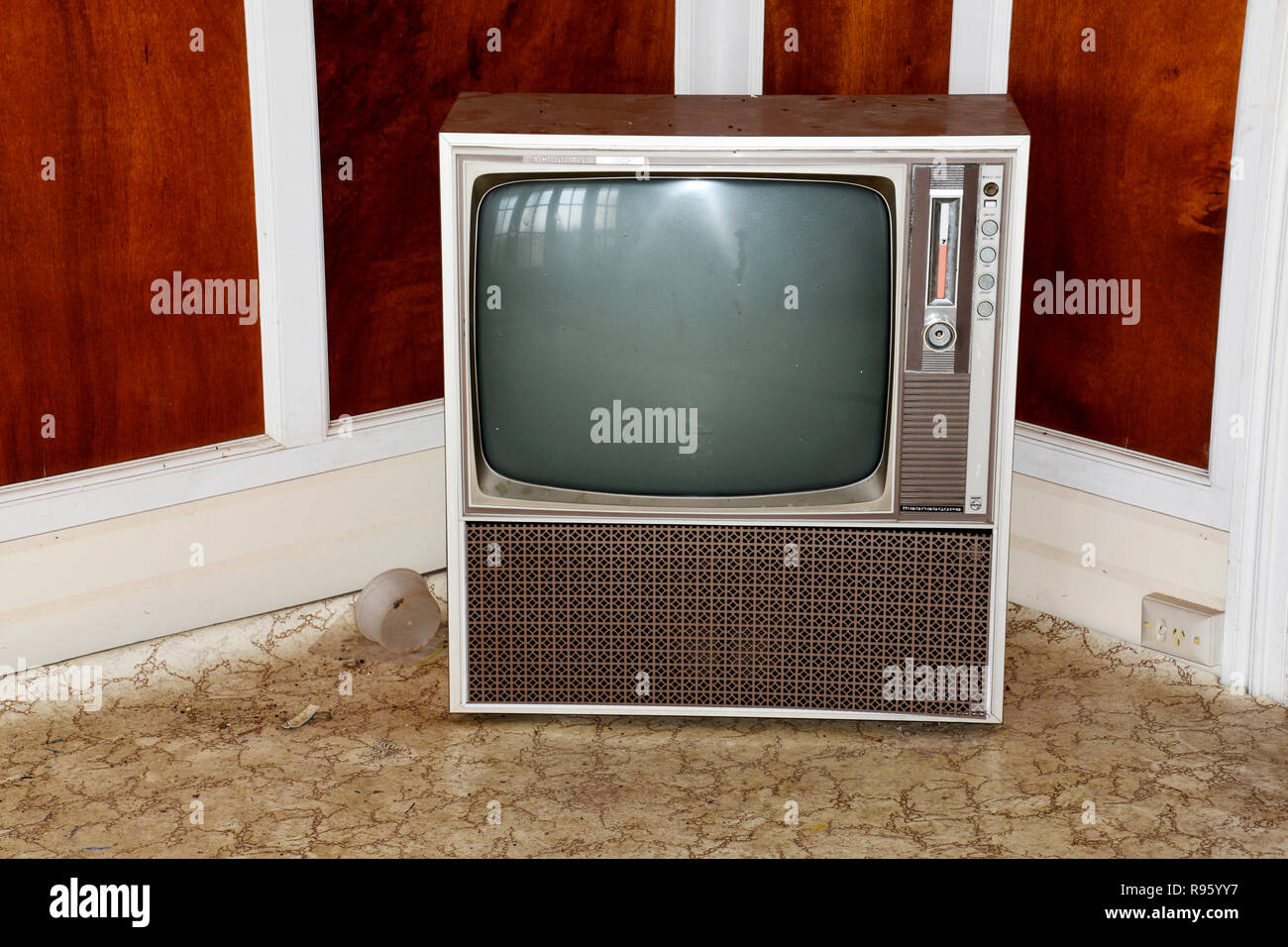 Tv retro tv hi-res stock photography and images - Alamy