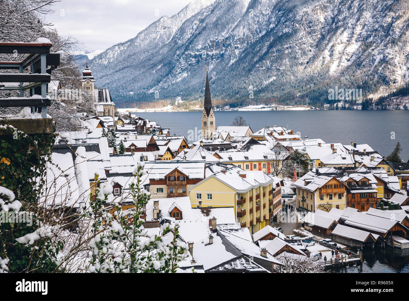 Hallstatt winter hi-res stock photography and images - Alamy