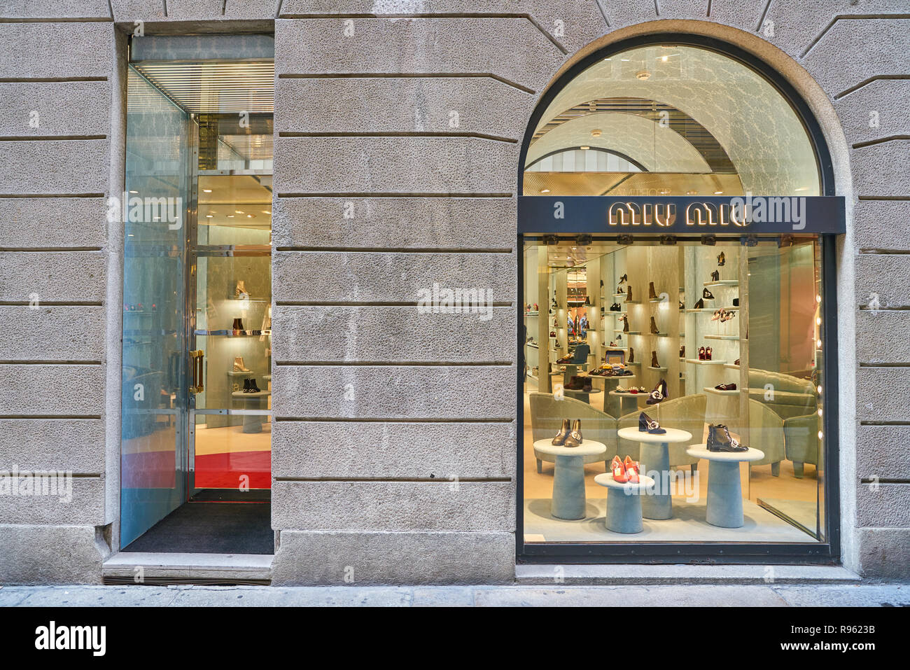 Miu Miu Window Display Sale | www.valleyglass.com