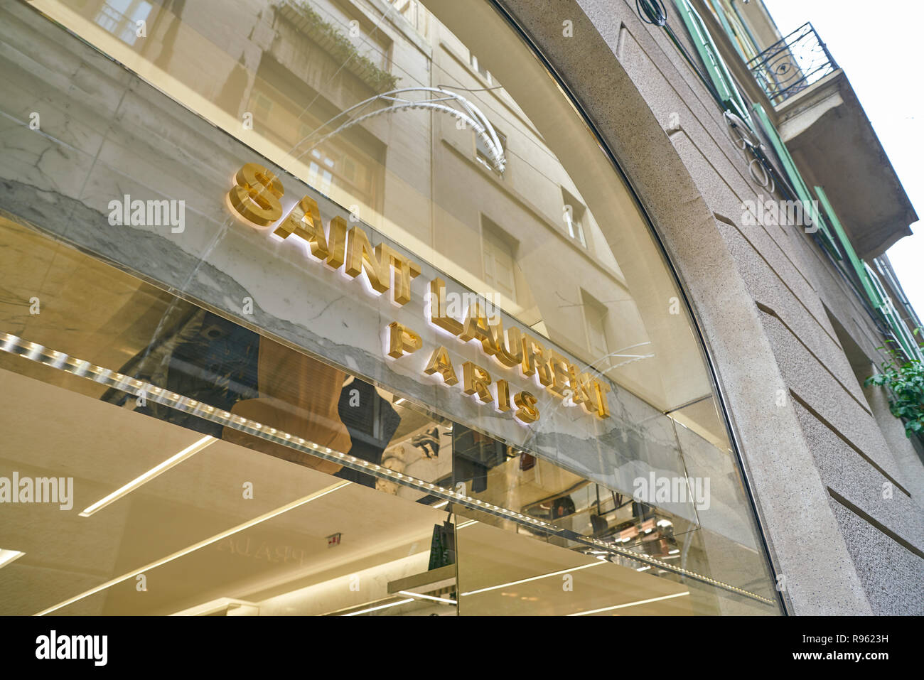 Ysl Logo High Resolution Stock Photography and Images - Alamy