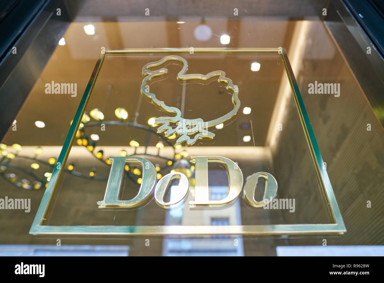 The dodo logo hi-res stock photography and images - Alamy