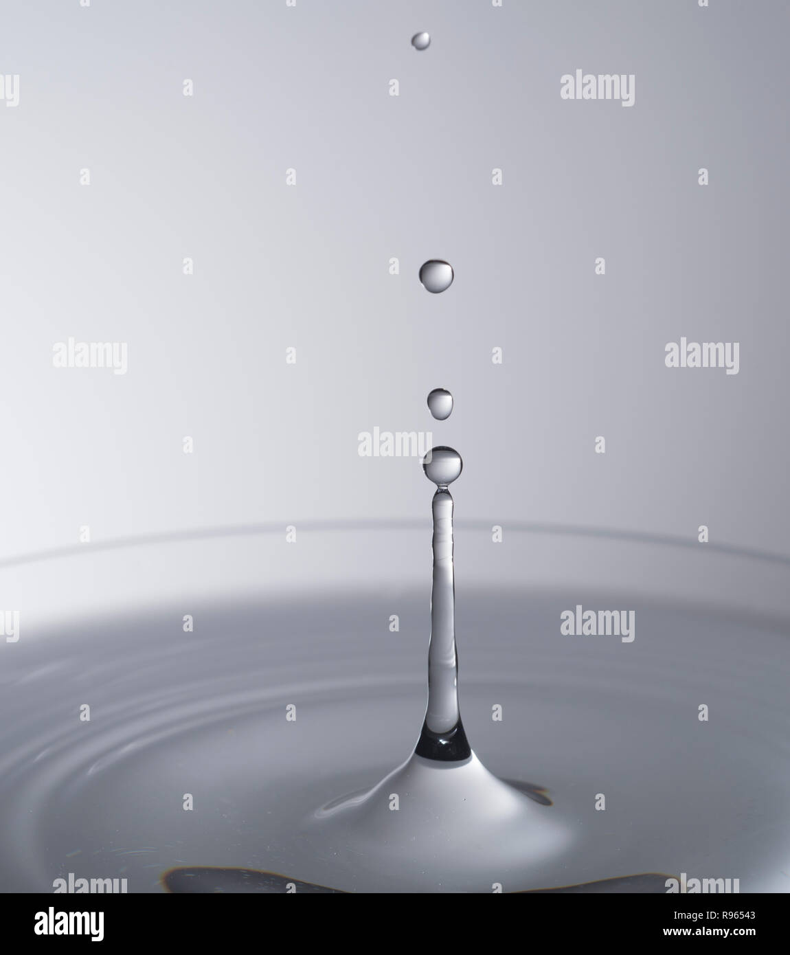 Closeup image of water droplets frozen in time Stock Photo - Alamy