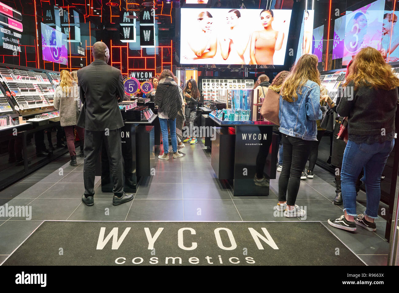 Wycon cosmetics hi-res stock photography and images - Alamy