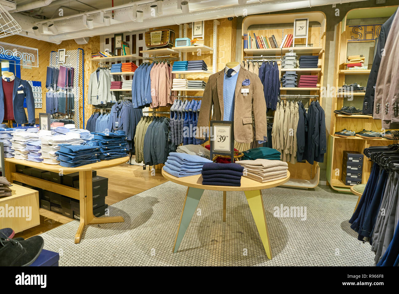 MILAN, ITALY - CIRCA NOVEMBER, 2017: inside Alcott store in Milan Stock ...