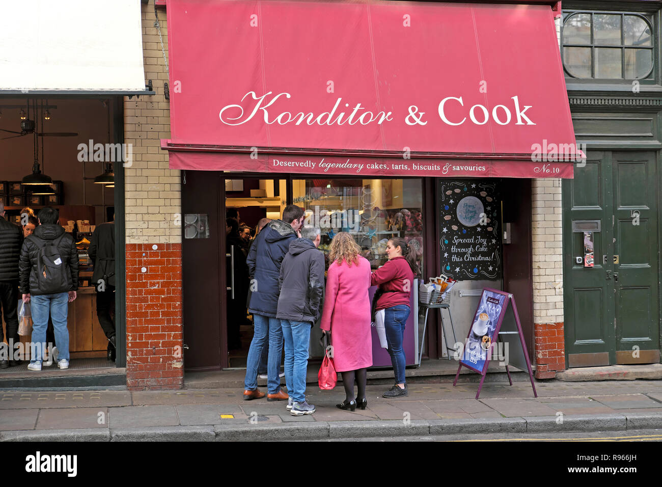 Konditor and cook borough market hi-res stock photography and images ...