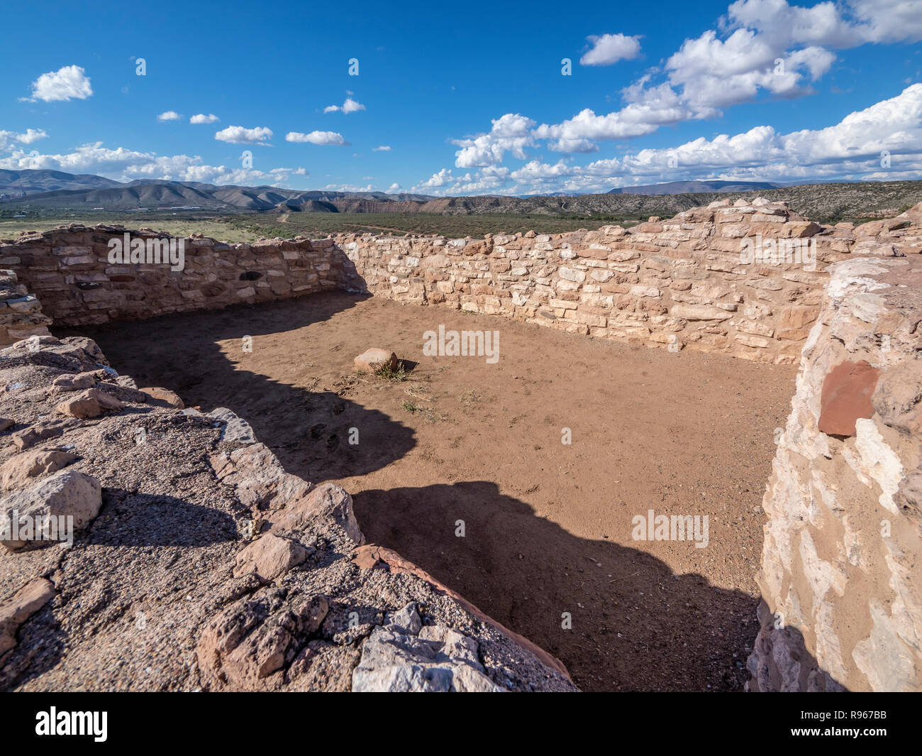Pueblo indian ruins hi-res stock photography and images - Alamy