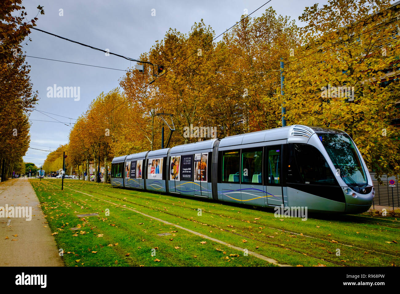 Toulouse tram at the Palais de Justice terminus, Toulouse, France Stock ...