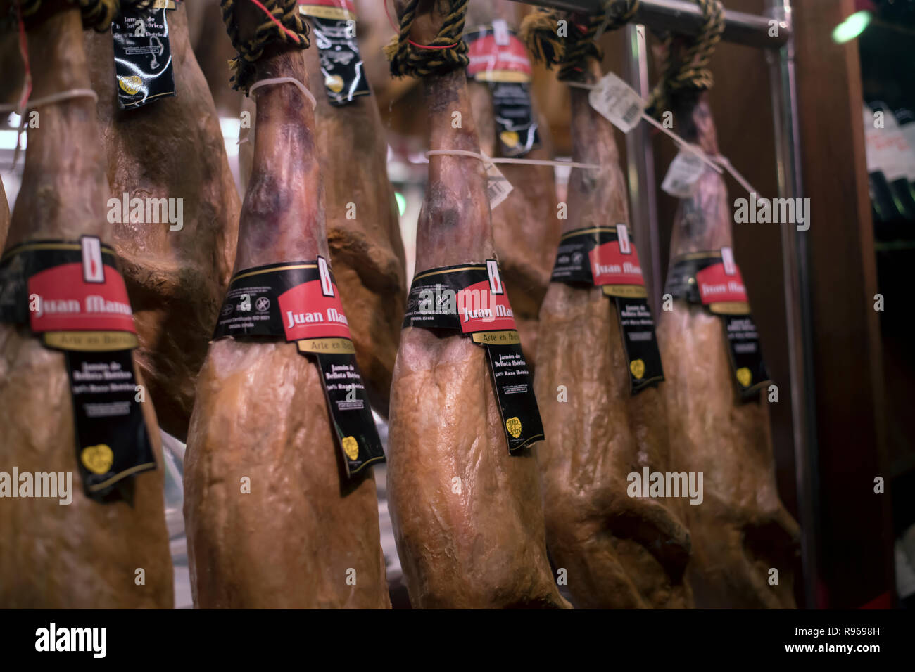 Legs hanging hi-res stock photography and images - Alamy