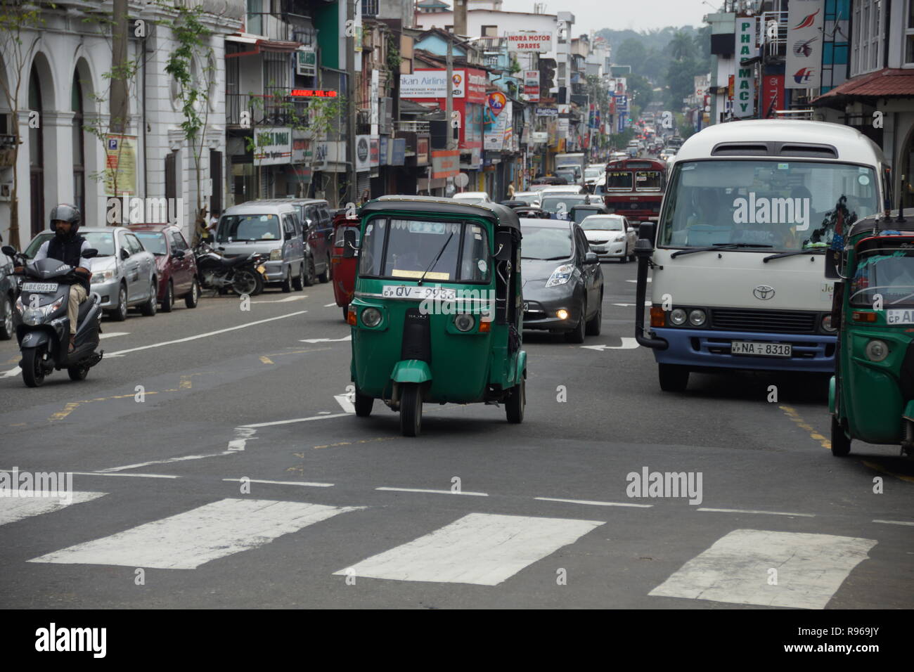 Kandy road hi-res stock photography and images - Alamy