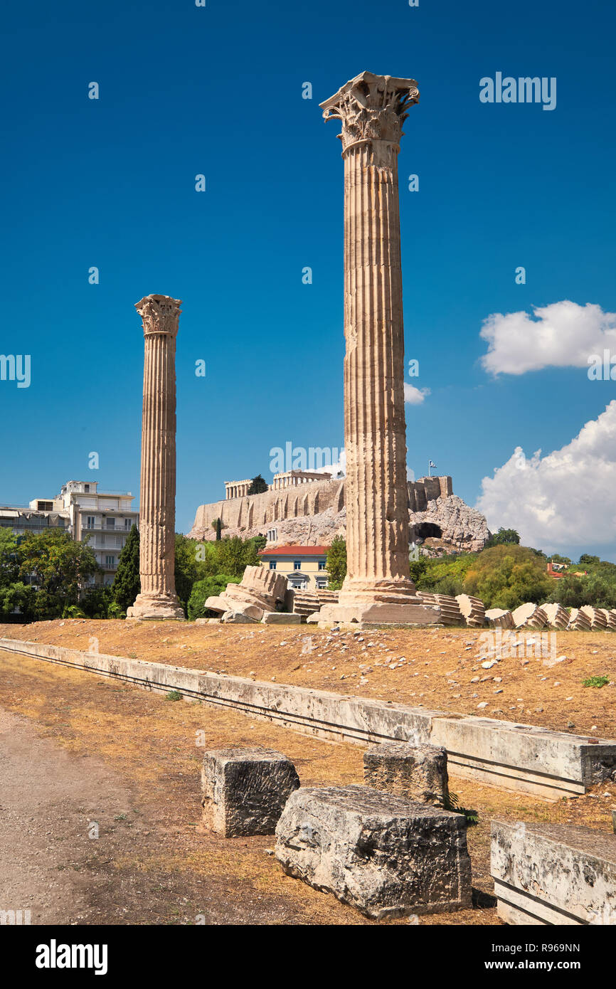 Temple of Zeus with Acropolis on the background in central Athens ...