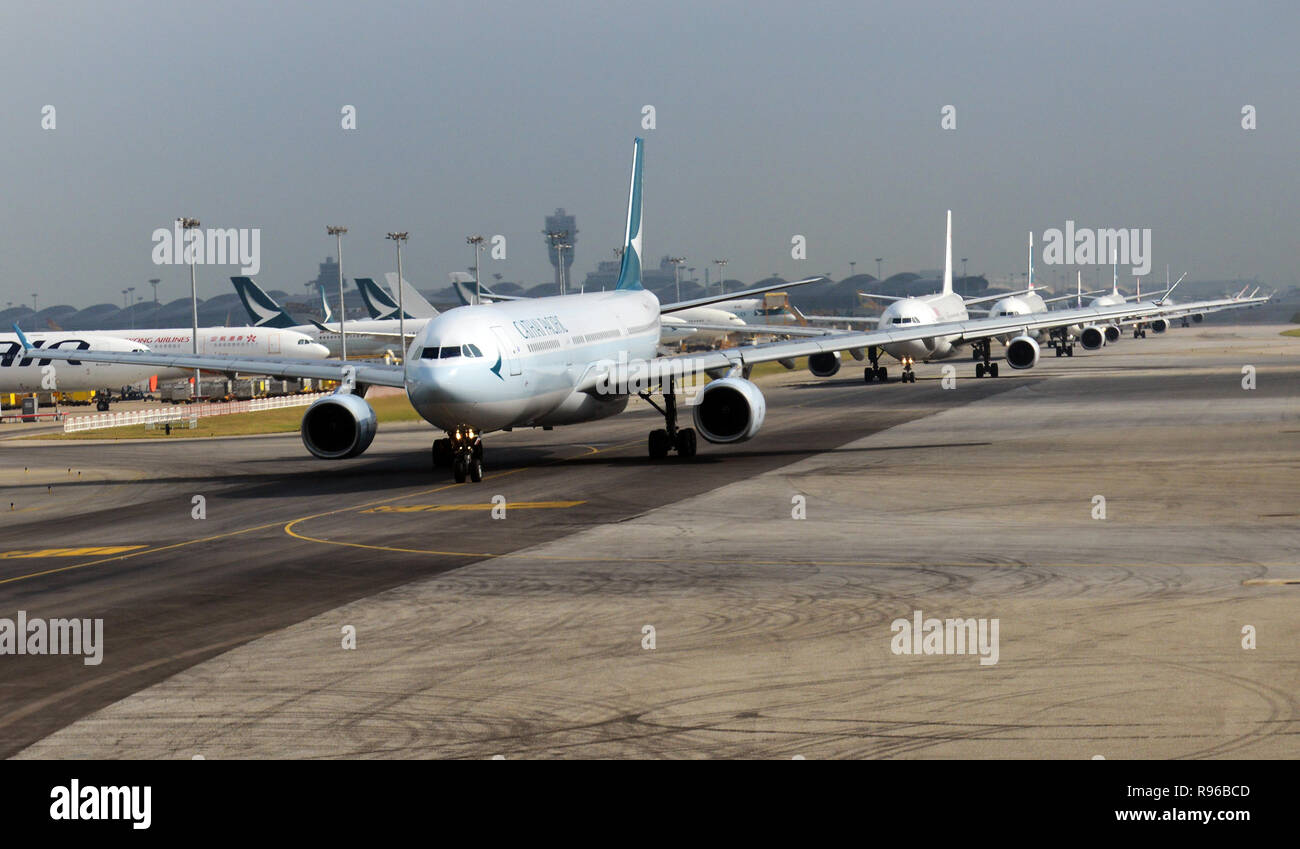 Airplanes waiting in line for takeoff at Hong Kong international ...