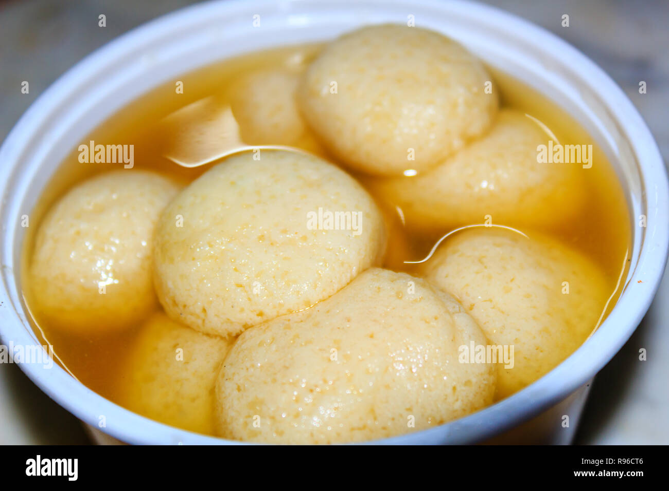Sponge rasgulla hi-res stock photography and images - Alamy