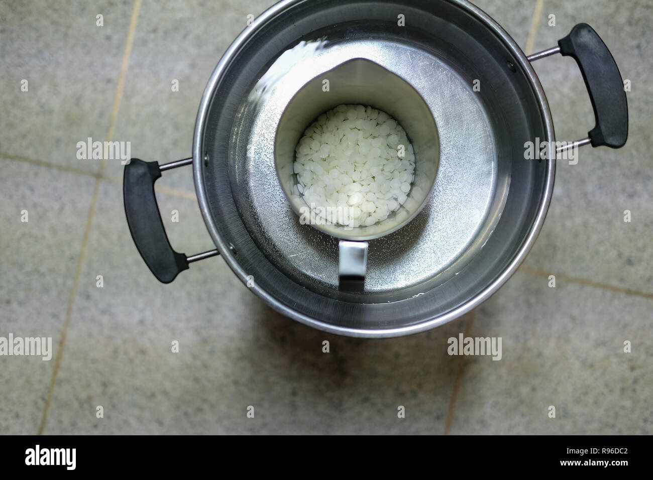 Metal melting pot hi-res stock photography and images - Alamy