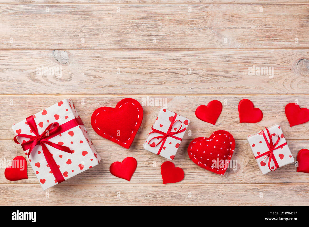 Empty wrapper table hi-res stock photography and images - Alamy