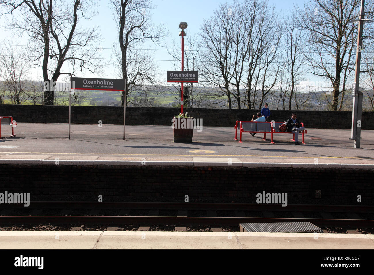 Oxenholme railway station lake district hi-res stock photography and ...