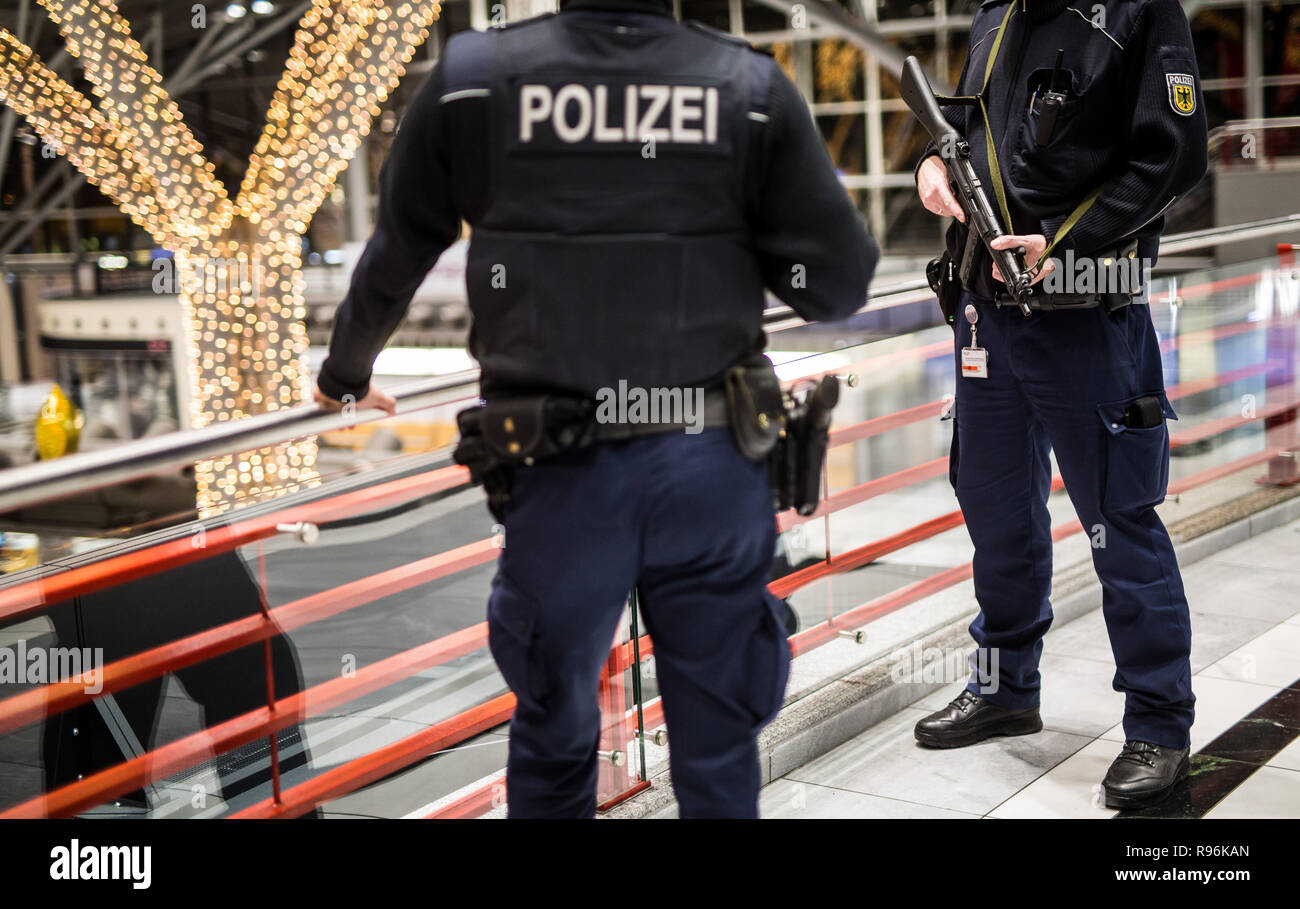 Police procedures hi-res stock photography and images - Alamy