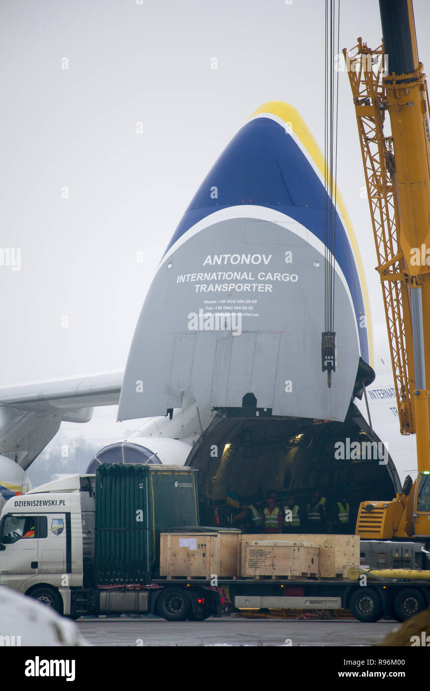 Largest ukrainian transport plane hi-res stock photography and images ...