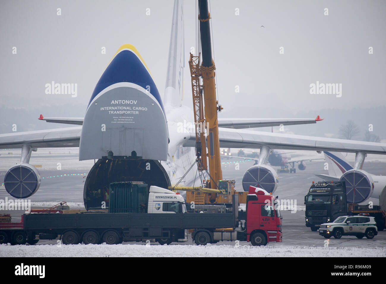 Largest ukrainian transport plane hi-res stock photography and images ...