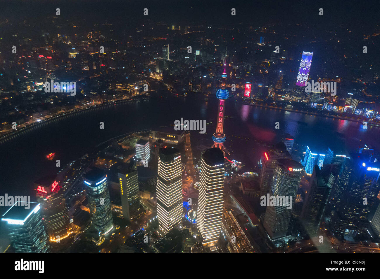 Shanghai, Shanghai, China. 20th Dec, 2018. Shanghai, CHINA-A birdÃ¢â‚¬â ...