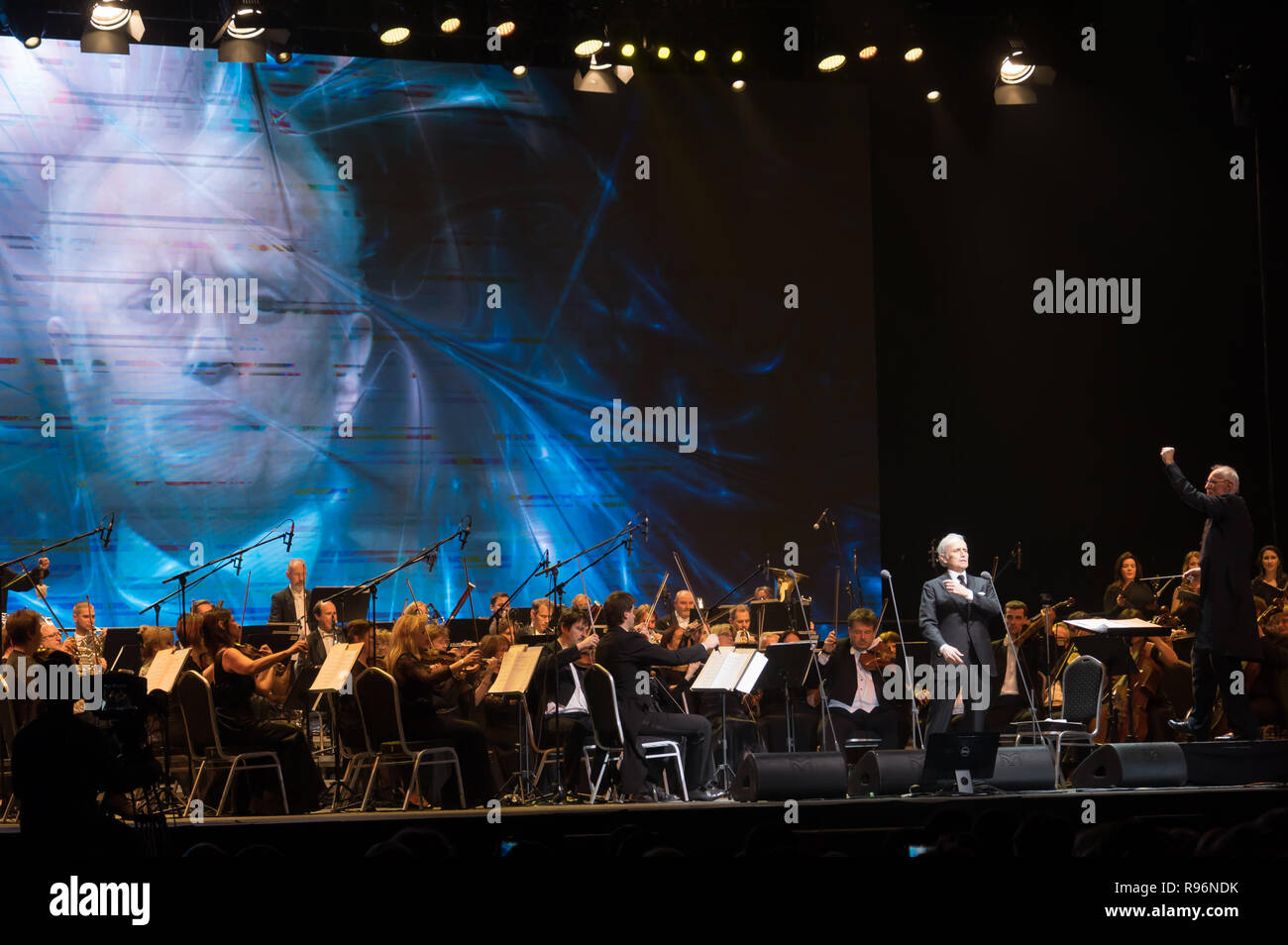 Budapest, Hungary. 19th Dec, 2018. Spanish tenor Jose Carreras performs ...