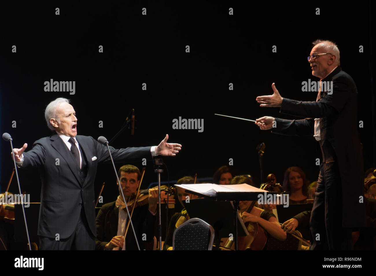 Budapest, Hungary. 19th Dec, 2018. Spanish tenor Jose Carreras performs ...