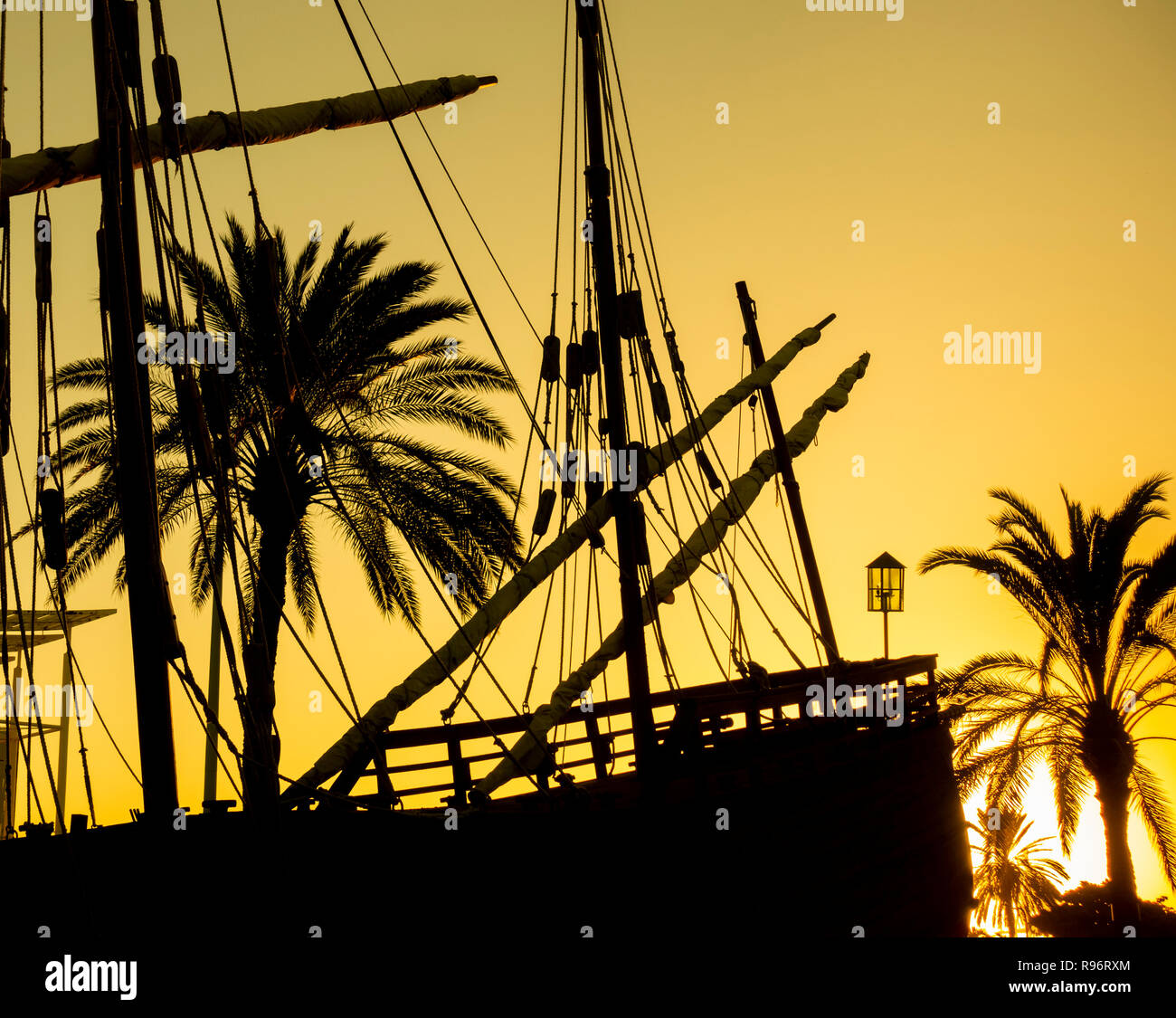 Christopher columbus ship hi-res stock photography and images - Alamy