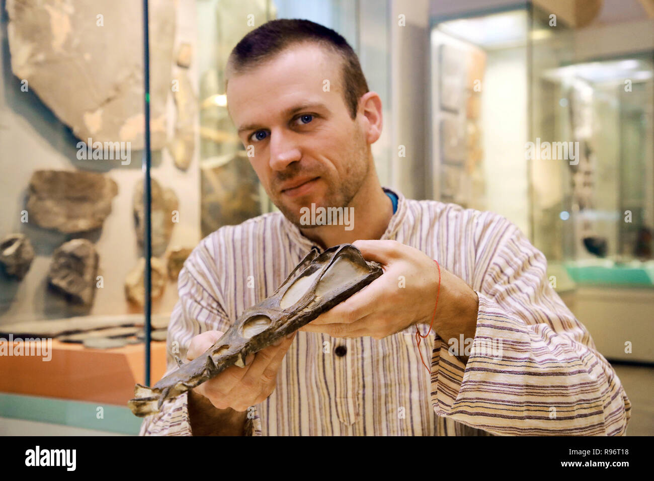 Erfurt, Germany. 20th Dec, 2018. Taxidermist Sebastian Brandt shows the ...