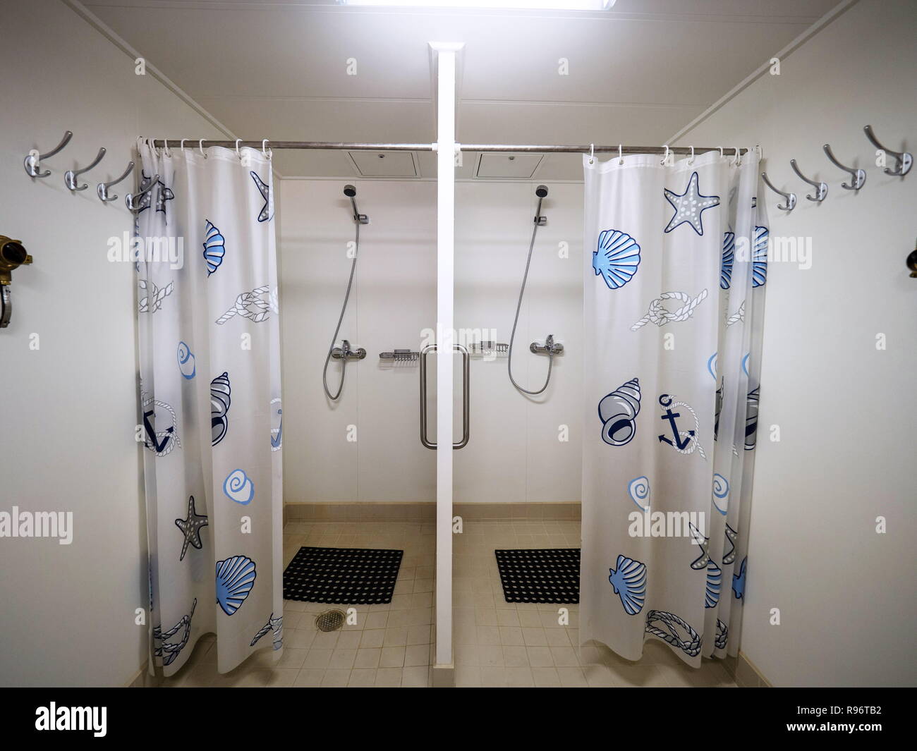 Hospital Shower High Resolution Stock Photography and Images - Alamy