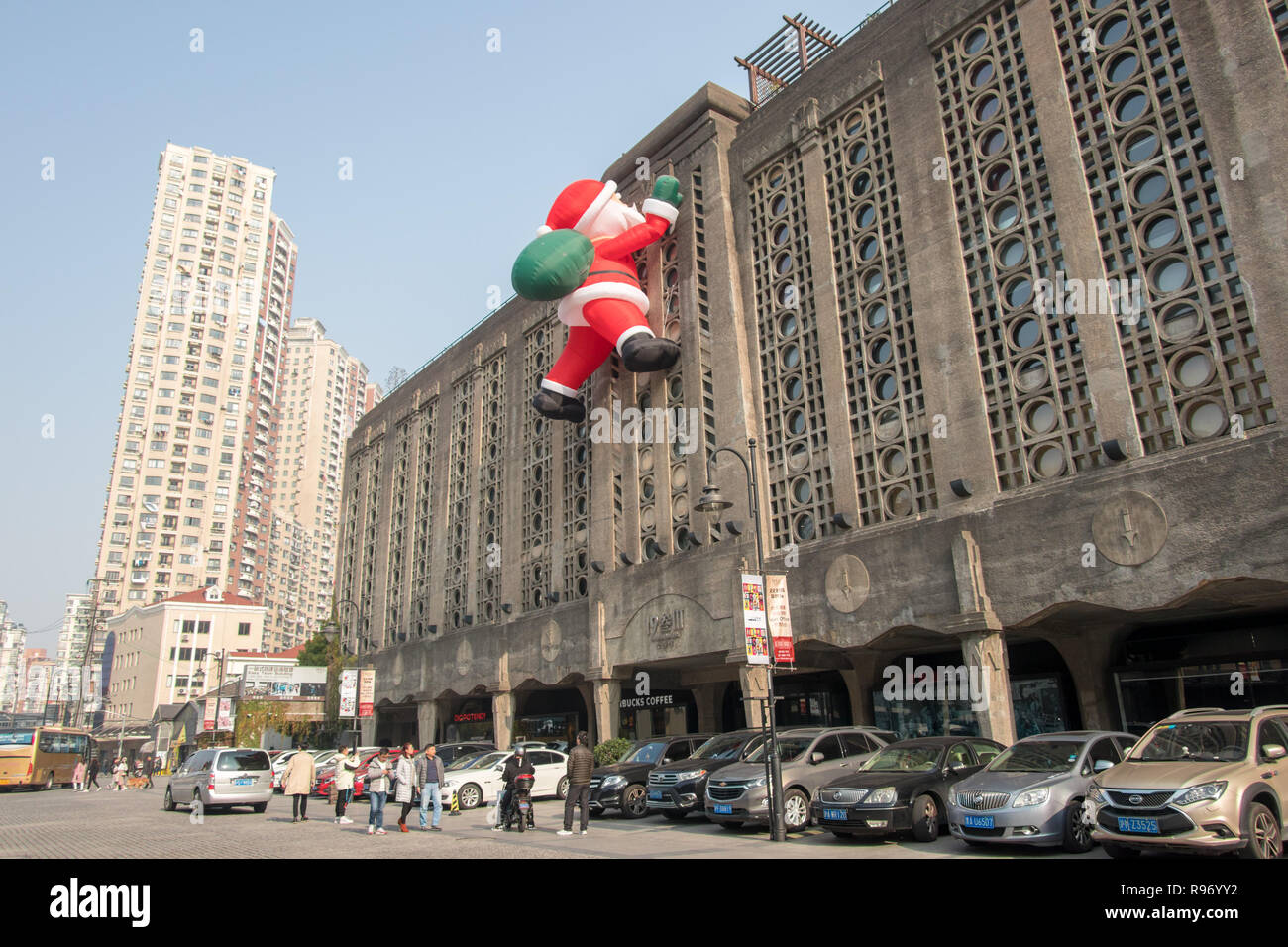Shanghai, China. 20th Dec, 2018. A 10-meter-tall Santa Claus can be ...