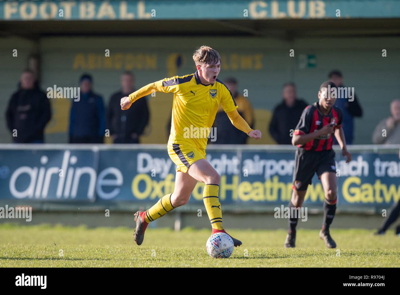 Abingdon, Oxfordshire, UK. 20th Dec 2018. Ryan Crooks of Oxford United ...
