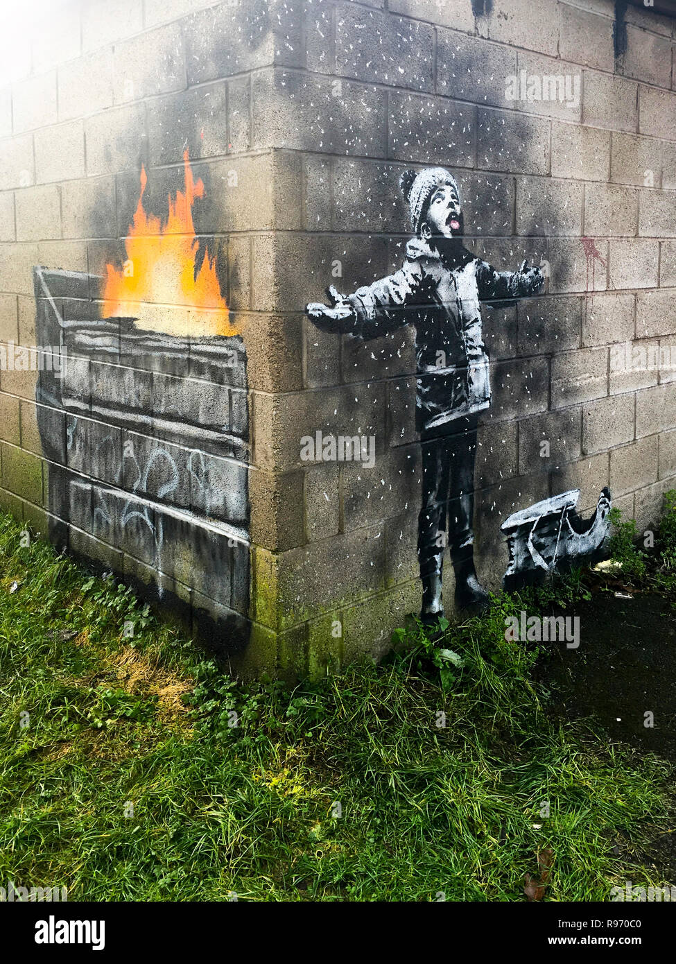 Crowds turn up to see Banksy's 'Seasons Greetings' artwork at Port ...