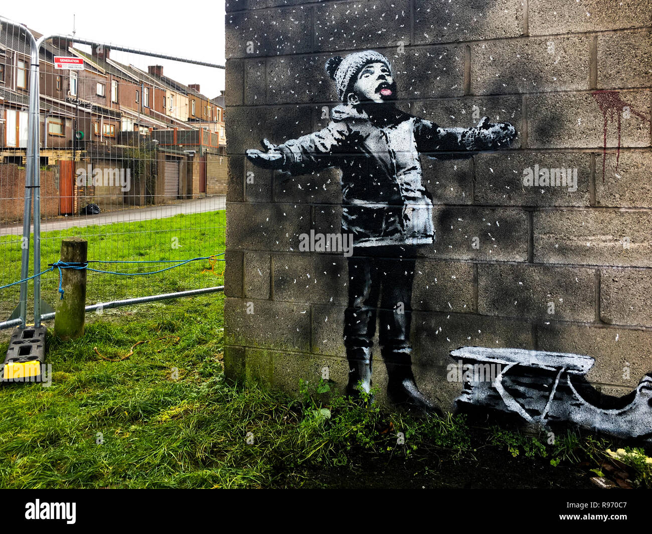 Crowds turn up to see Banksy's 'Seasons Greetings' artwork at Port ...