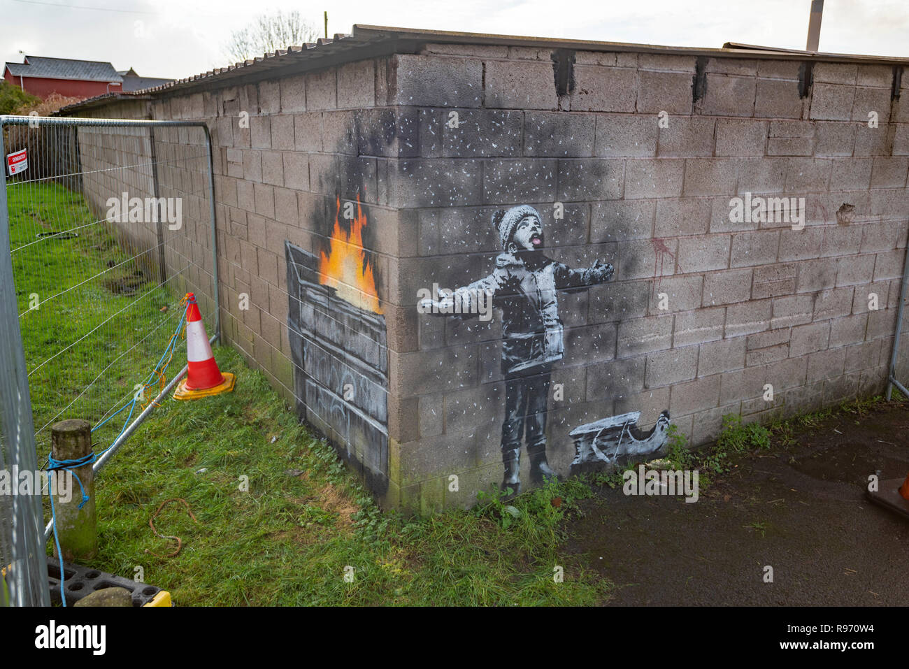 Crowds turn up to see Banksy's 'Seasons Greetings' artwork at Port ...