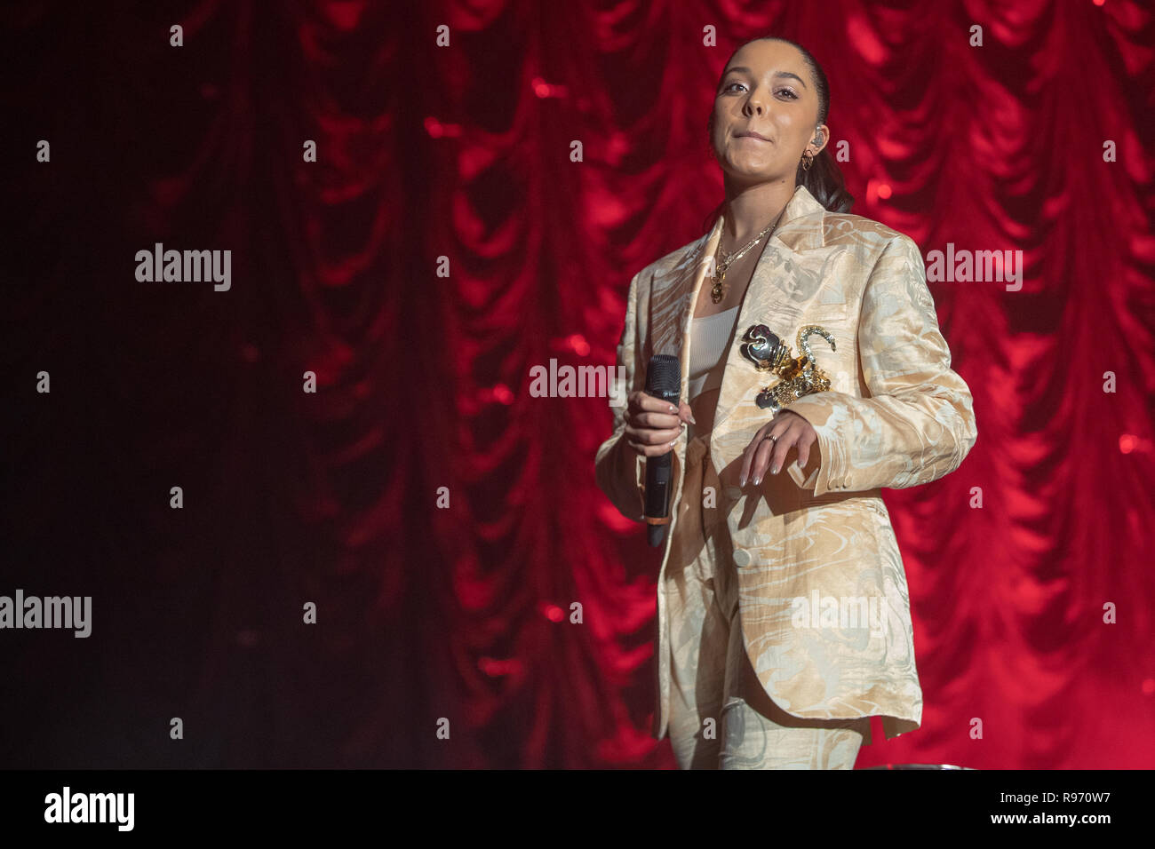 Singer grace carter hi-res stock photography and images - Alamy