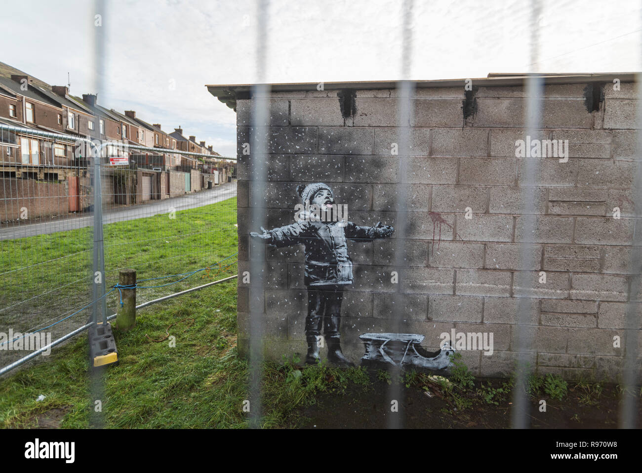 Crowds turn up to see Banksy's 'Seasons Greetings' artwork at Port ...
