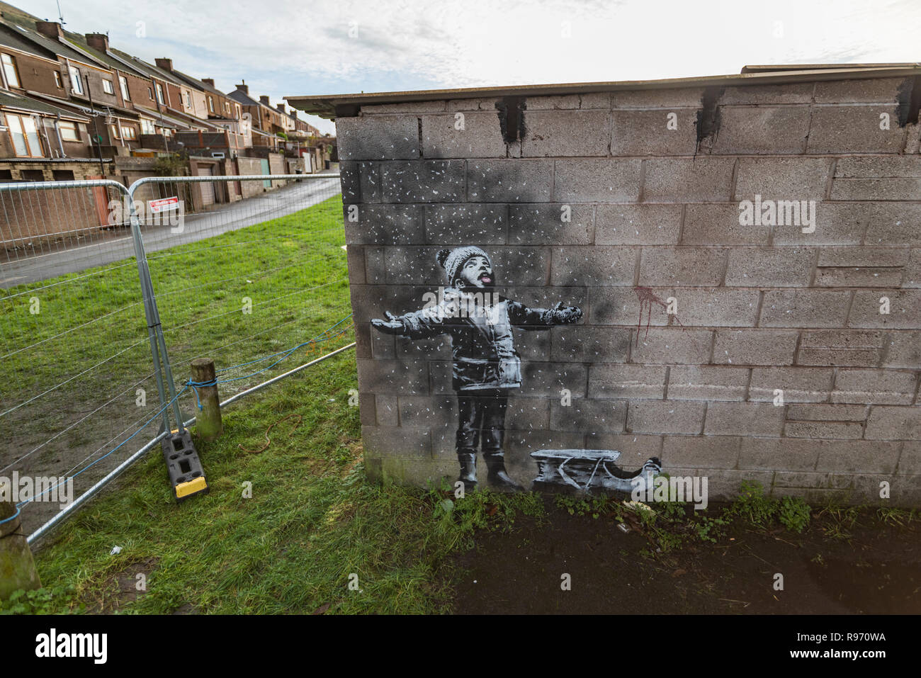 Crowds turn up to see Banksy's 'Seasons Greetings' artwork at Port ...