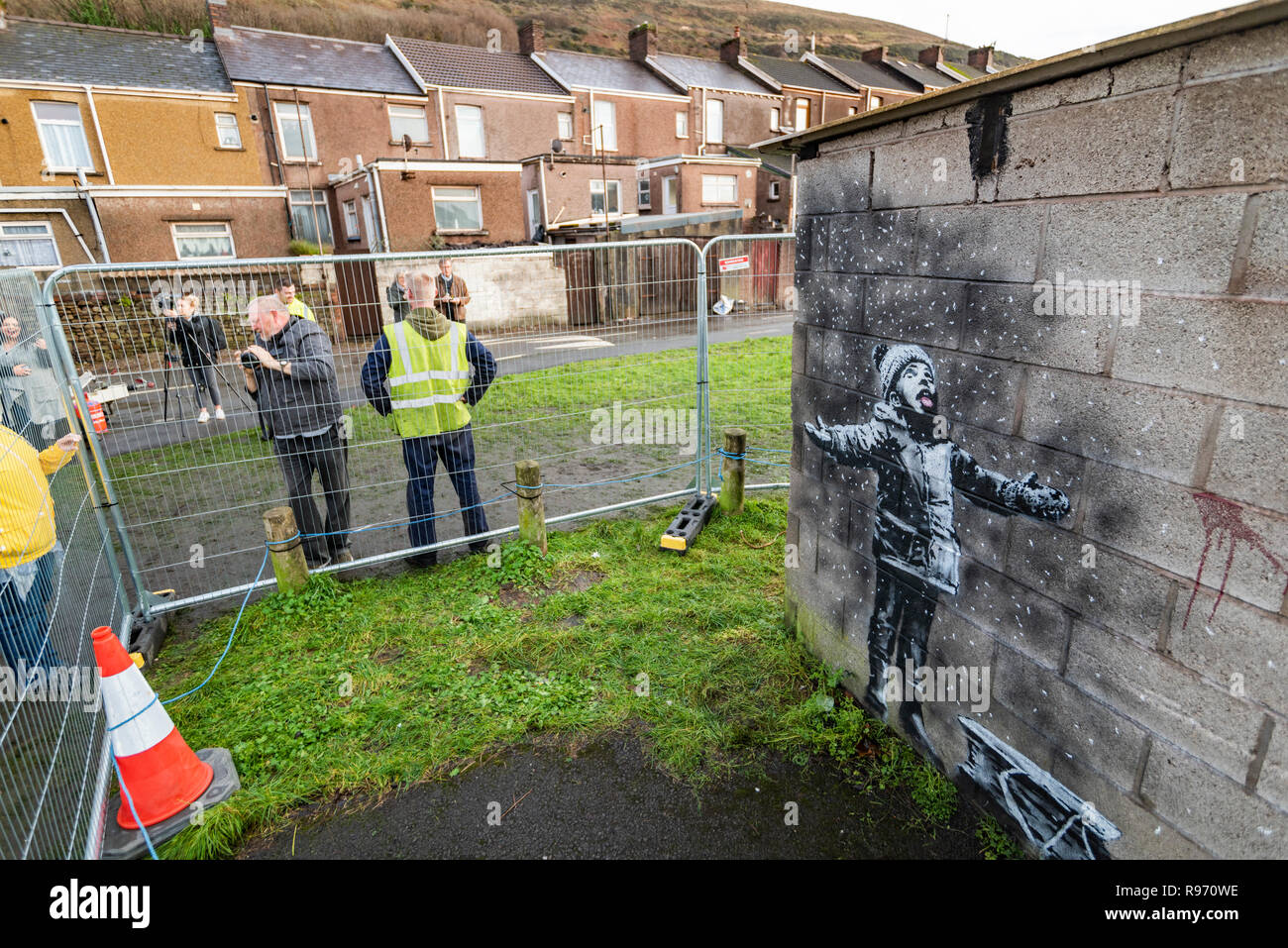 Crowds turn up to see Banksy's 'Seasons Greetings' artwork at Port ...