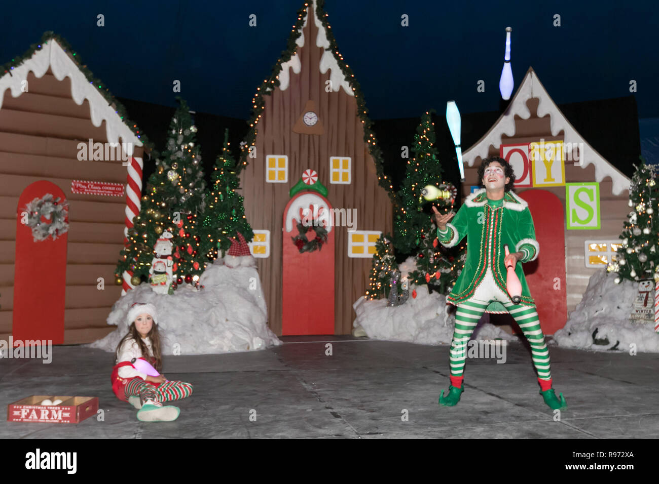 Zoo christmas animal united states hi-res stock photography and images ...