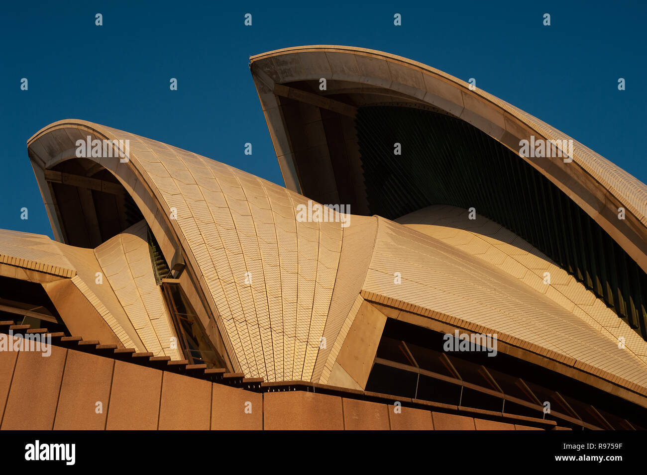 Curved Roof Structure Stock Photos & Curved Roof Structure Stock Images ...