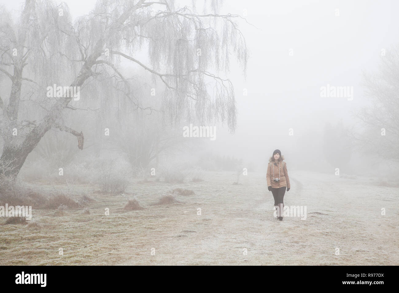 Girl walking through grass hi-res stock photography and images - Alamy