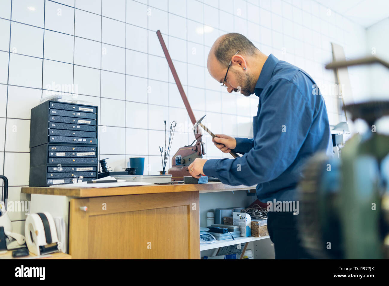 Goldsmith hammer hi-res stock photography and images - Alamy