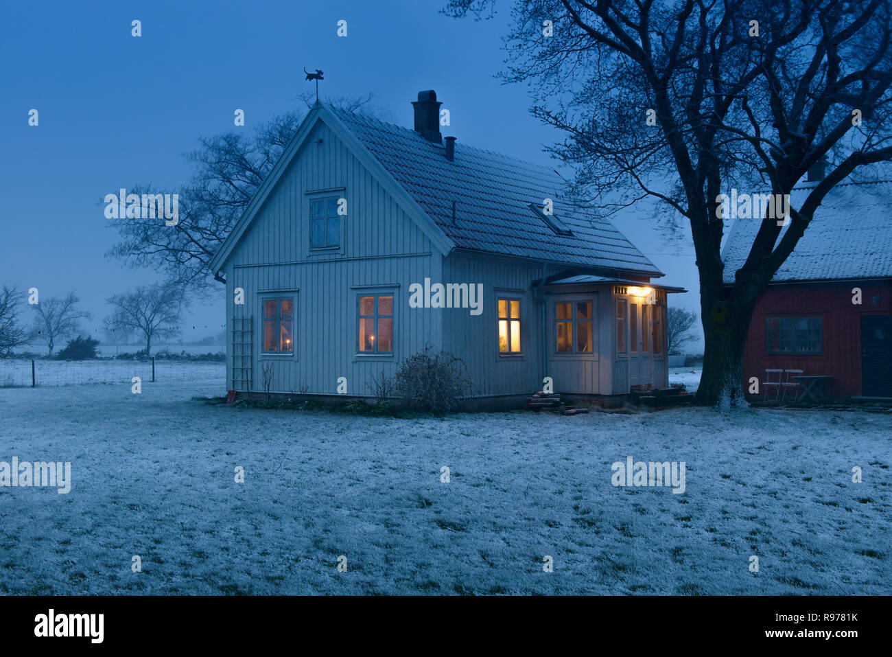 Scandinavia house night snow hi-res stock photography and images - Alamy