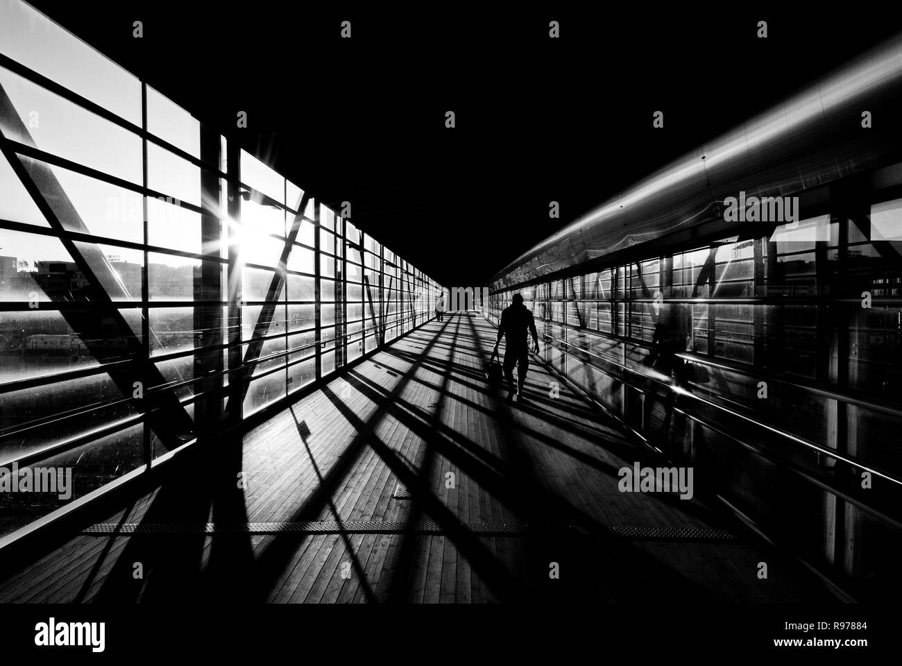 Black silhouette walking hi-res stock photography and images - Alamy